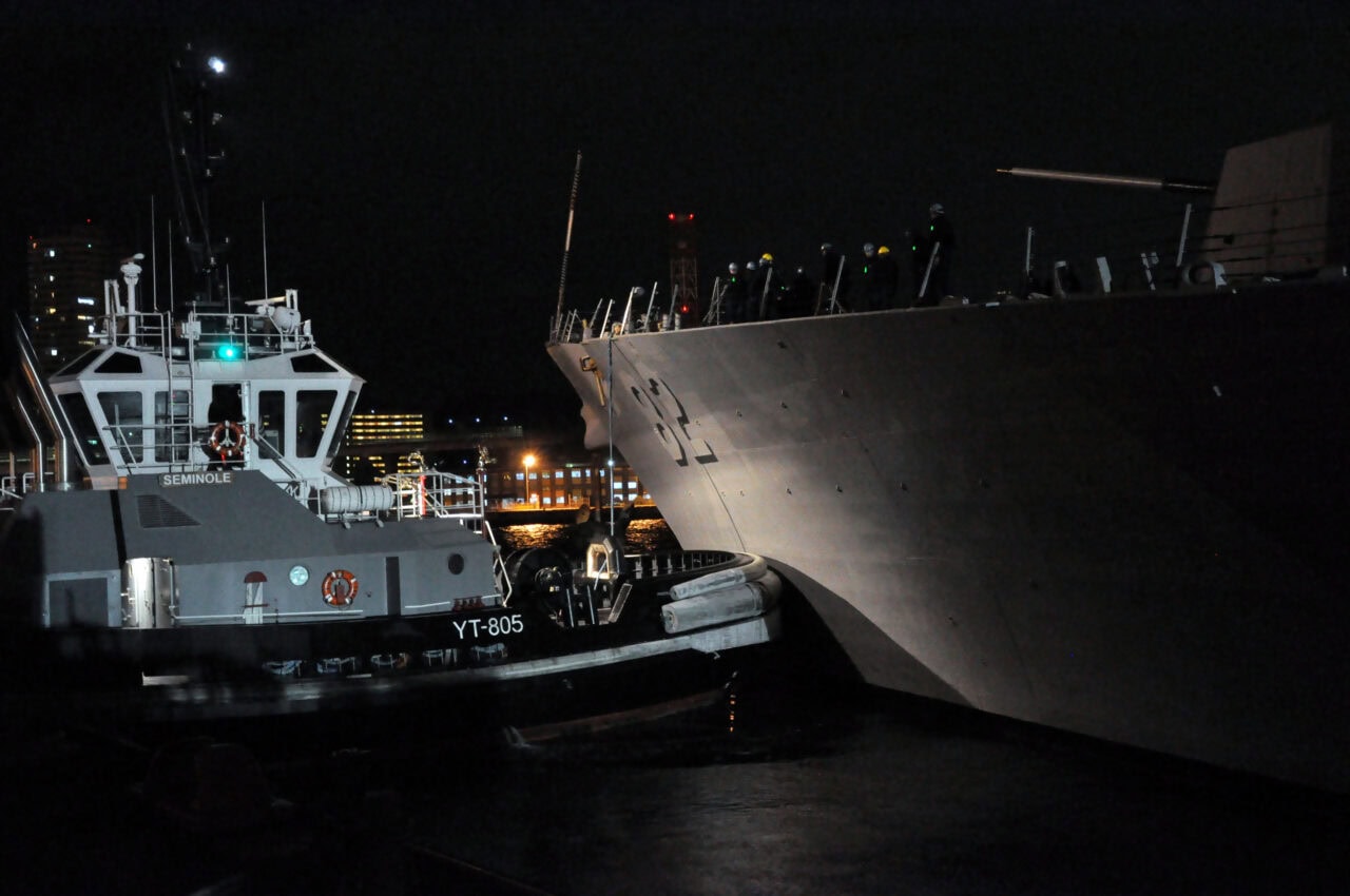 What Do the Red and Green Lights on Ships Really Mean? - Emma Cruises